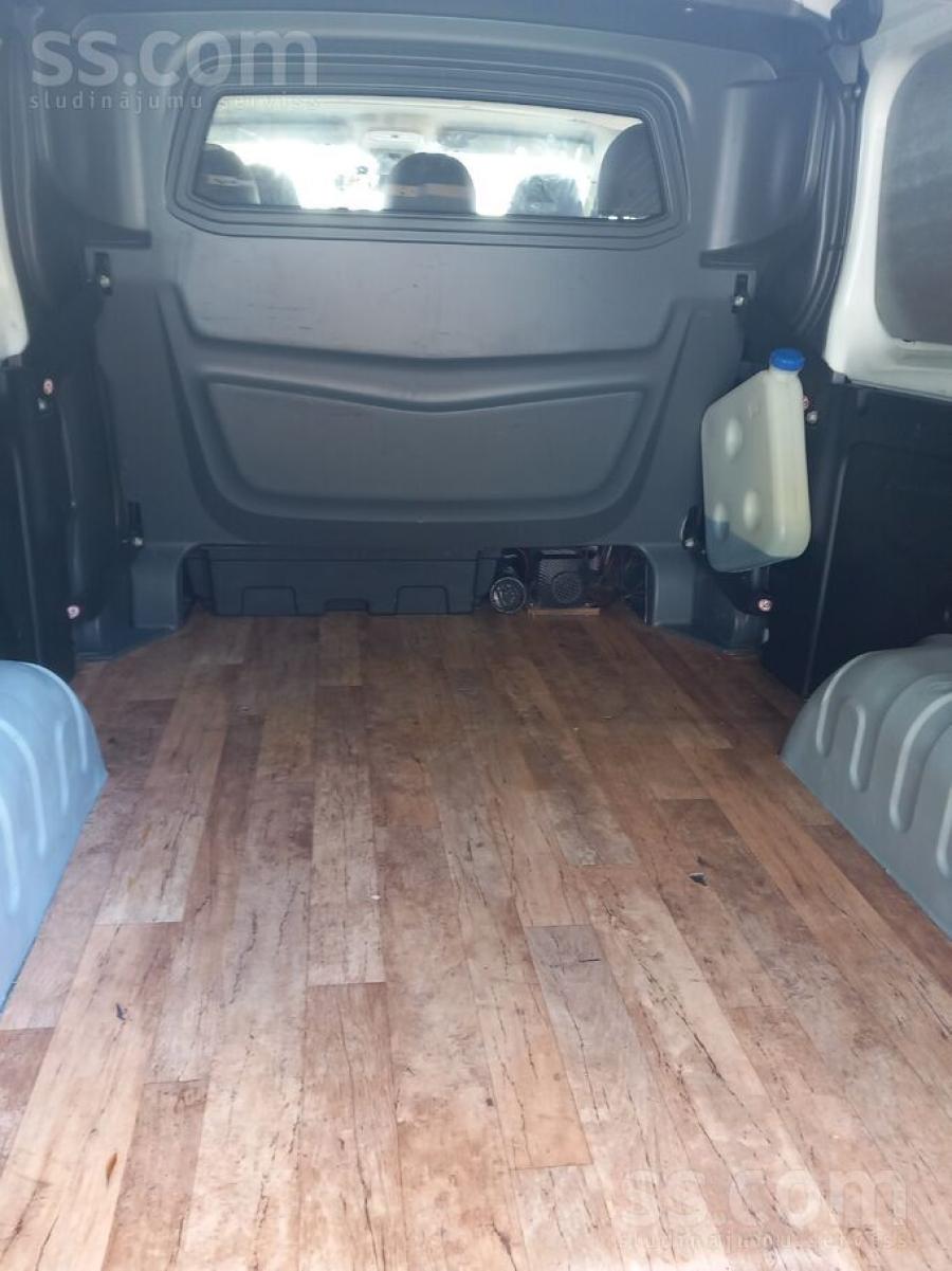 White Renault Trafic 2019 in Gulbene, with an engine capacity of 1.60 L and mileage of 126 thousand km for 14000 €, photo 11 on AUTOMOTO.COM.LV