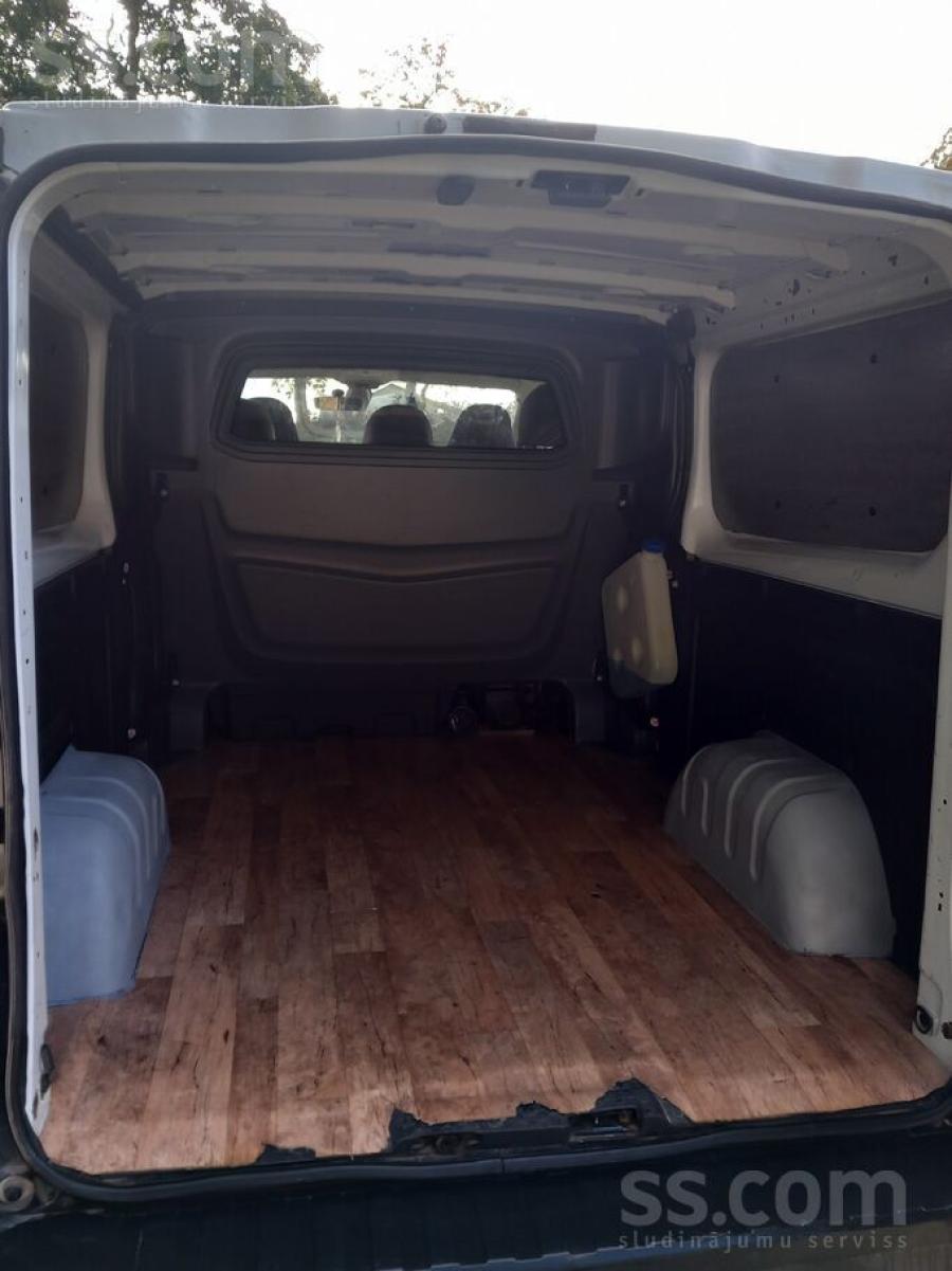 White Renault Trafic 2019 in Gulbene, with an engine capacity of 1.60 L and mileage of 126 thousand km for 14000 €, photo 12 on AUTOMOTO.COM.LV