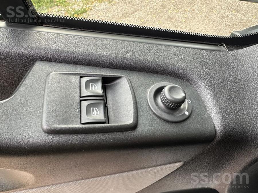 Balts Renault Trafic 2019 Rīga, ar dzinēja tilpumu 1.60 L un nobraukumu 130 tūkst. km par 9995 €, foto 24 vietnē AUTOMOTO.COM.LV