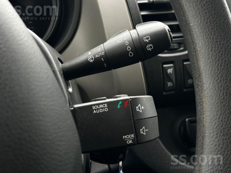 White Renault Trafic 2019 in Jelgava, with an engine capacity of 1.60 L and mileage of 0 thousand km for 15900 €, photo 32 on AUTOMOTO.COM.LV