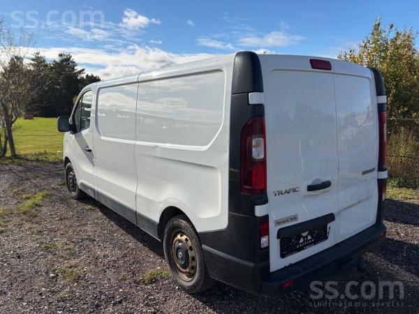 White Renault Trafic 2019 in Cesis, with an engine capacity of 1.60 L and mileage of 194 thousand km for 2400 €, photo 5 on AUTOMOTO.COM.LV