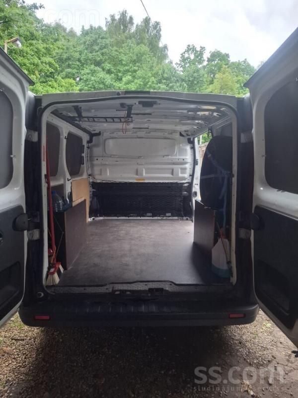 White Renault Trafic 2020 in Riga, with an engine capacity of 1.60 L and mileage of 85 thousand km for 14999 €, photo 4 on AUTOMOTO.COM.LV