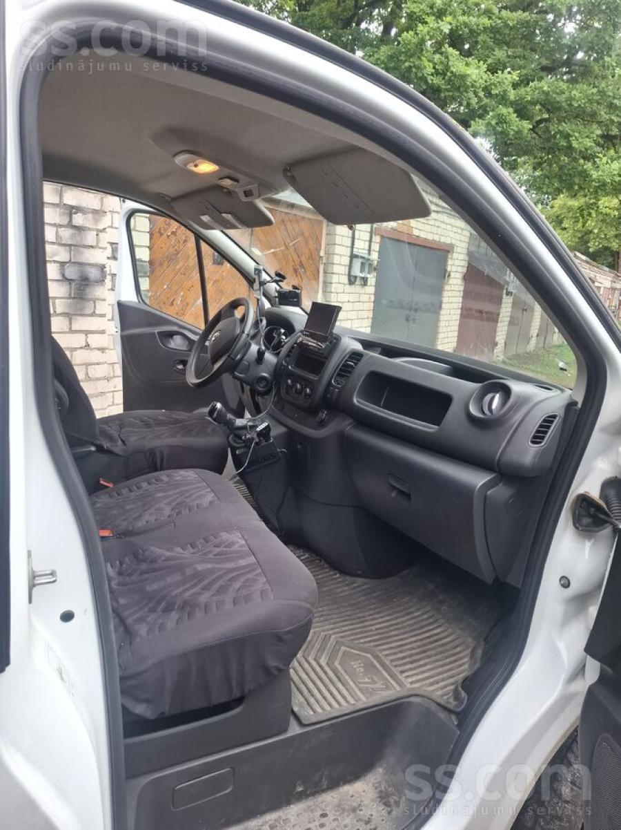 White Renault Trafic 2020 in Riga, with an engine capacity of 1.60 L and mileage of 85 thousand km for 14999 €, photo 6 on AUTOMOTO.COM.LV