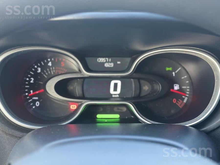 White Renault Trafic 2020 in Riga, with an engine capacity of 2.00 L and mileage of 142 thousand km for 9700 €, photo 13 on AUTOMOTO.COM.LV