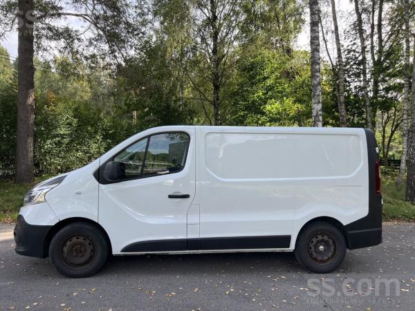 White Renault Trafic 2020 in Riga, with an engine capacity of 2.00 L and mileage of 233 thousand km for 10550 €, photo 4 on AUTOMOTO.COM.LV