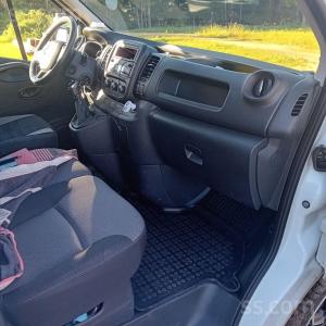 White Renault Trafic 2020 in Cesis, with an engine capacity of 2.00 L and mileage of 122 thousand km for 17000 €, photo 5 on AUTOMOTO.COM.LV