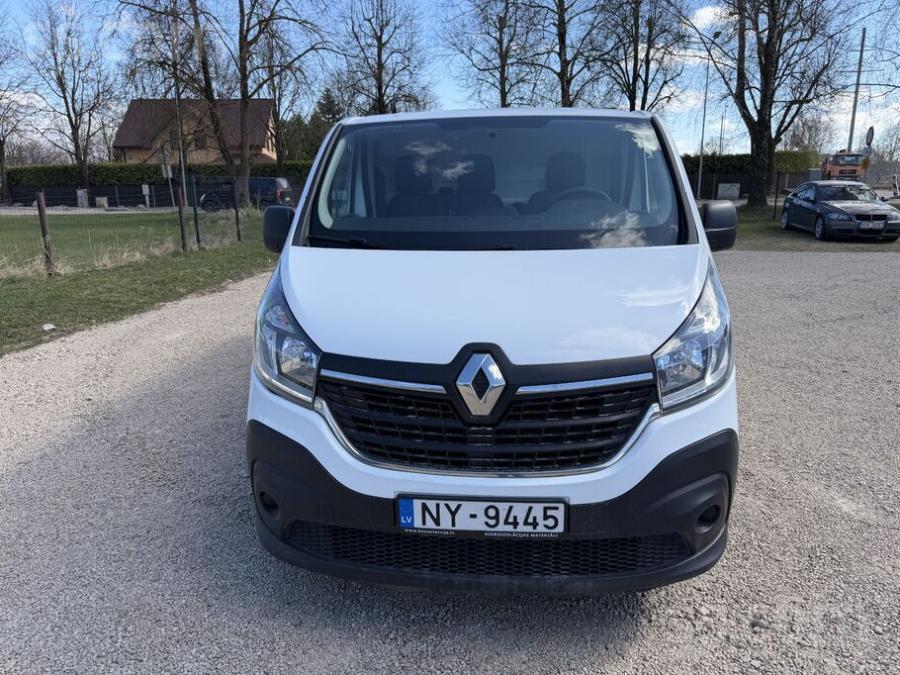White Renault Trafic 2021 in Ogre, with an engine capacity of 2.00 L and mileage of 139 thousand km for 15800 €, photo 3 on AUTOMOTO.COM.LV