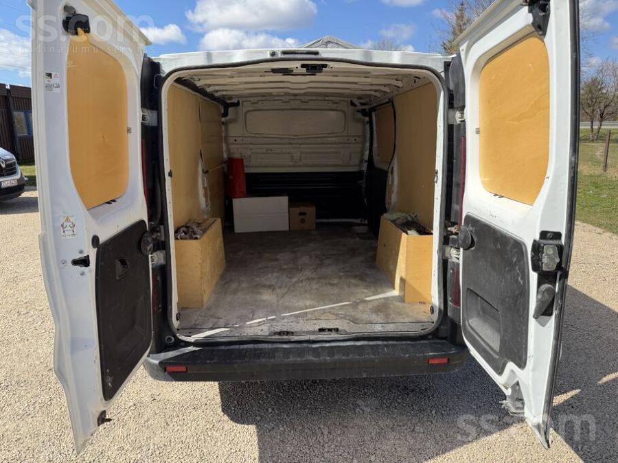 White Renault Trafic 2021 in Ogre, with an engine capacity of 2.00 L and mileage of 139 thousand km for 15800 €, photo 8 on AUTOMOTO.COM.LV