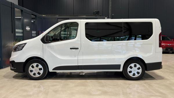White Renault Trafic 2023 in Riga, with an engine capacity of 2.00 L and mileage of 68 thousand km for 24990 €, photo 7 on AUTOMOTO.COM.LV