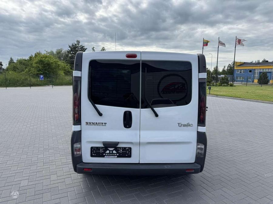 White Renault Trafic 2004 in Telschi, with an engine capacity of 1.90 L and mileage of 283 thousand km for 4300 €, photo 6 on AUTOMOTO.COM.LV