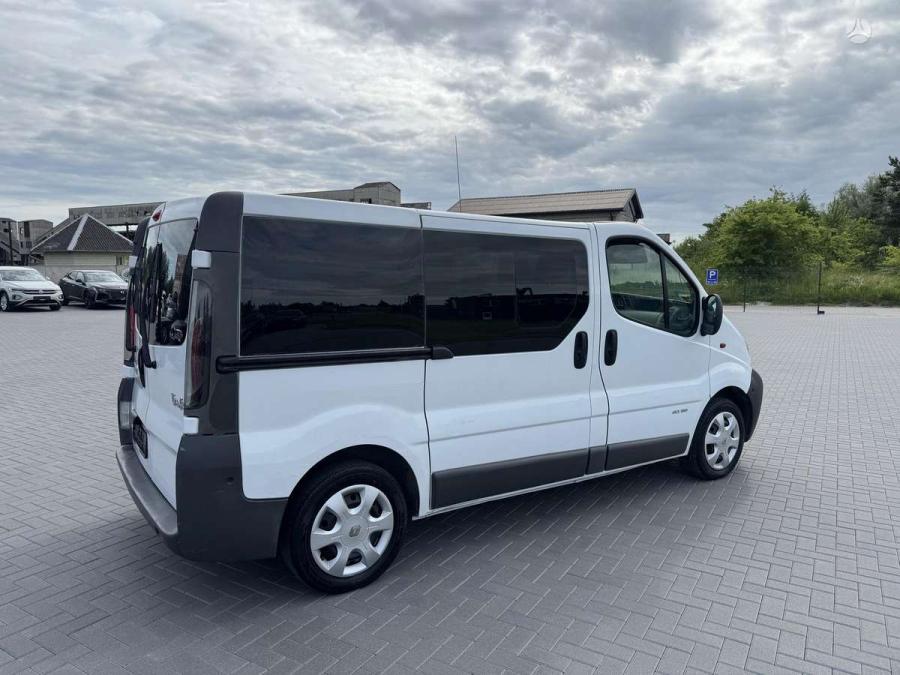 White Renault Trafic 2004 in Telschi, with an engine capacity of 1.90 L and mileage of 283 thousand km for 4300 €, photo 8 on AUTOMOTO.COM.LV