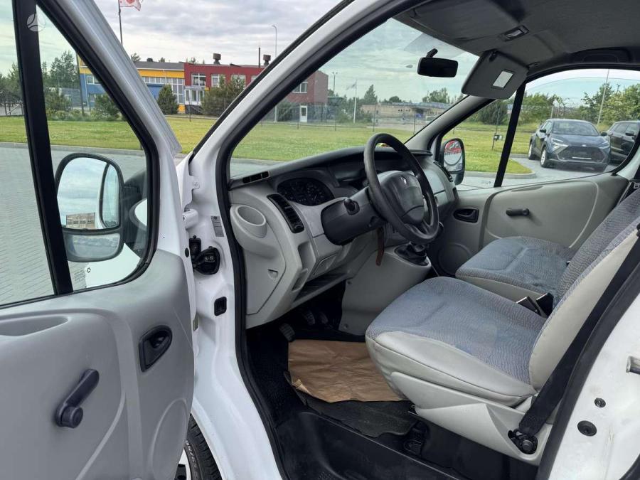 White Renault Trafic 2004 in Telschi, with an engine capacity of 1.90 L and mileage of 283 thousand km for 4300 €, photo 12 on AUTOMOTO.COM.LV