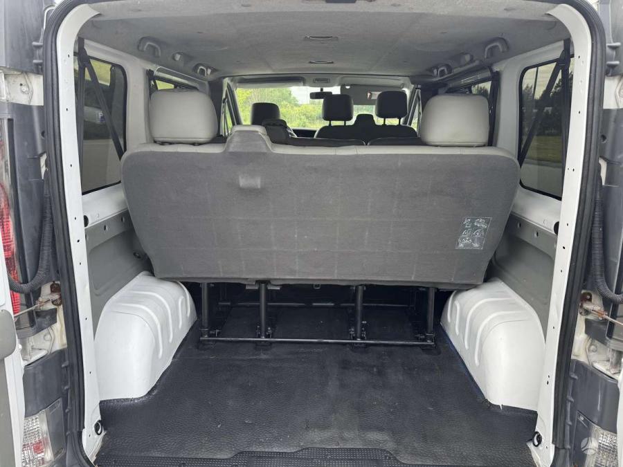 White Renault Trafic 2004 in Telschi, with an engine capacity of 1.90 L and mileage of 283 thousand km for 4300 €, photo 15 on AUTOMOTO.COM.LV