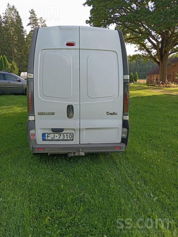 White Renault Trafic 2005 in Talsi, with an engine capacity of 1.90 L and mileage of 354 thousand km for 2200 €, photo 3 on AUTOMOTO.COM.LV