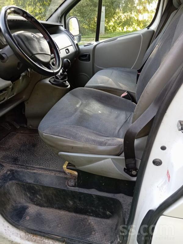 White Renault Trafic 2005 in Talsi, with an engine capacity of 1.90 L and mileage of 354 thousand km for 2200 €, photo 5 on AUTOMOTO.COM.LV