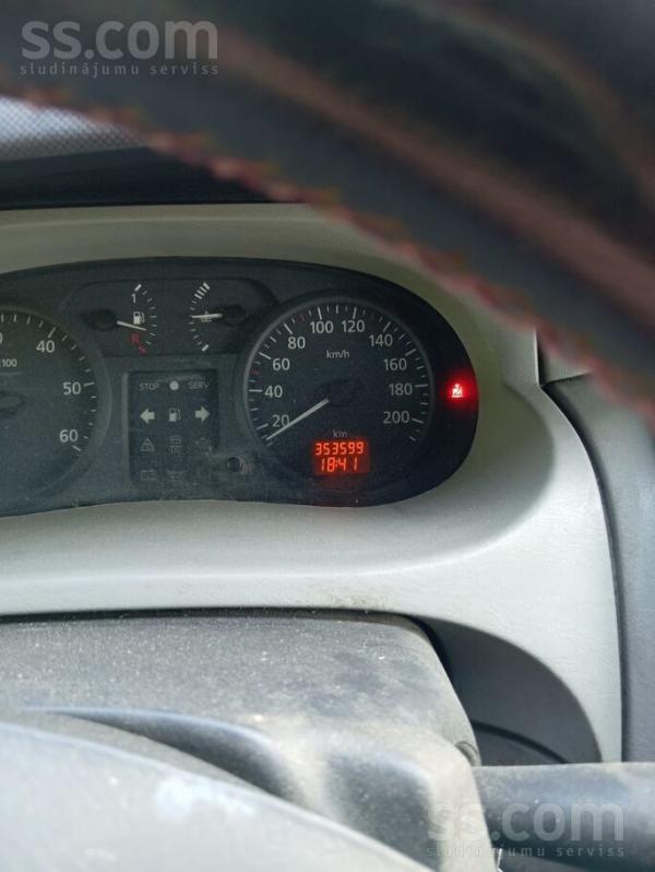 White Renault Trafic 2005 in Talsi, with an engine capacity of 1.90 L and mileage of 354 thousand km for 2200 €, photo 6 on AUTOMOTO.COM.LV