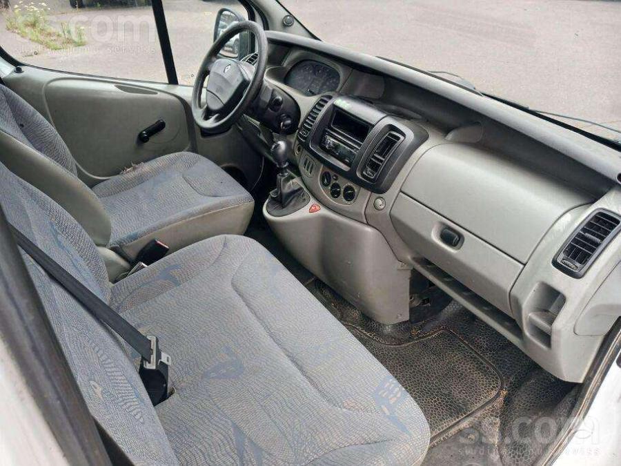White Renault Trafic 2005 in Riga, with an engine capacity of 1.90 L and mileage of 450 thousand km for 2250 €, photo 9 on AUTOMOTO.COM.LV