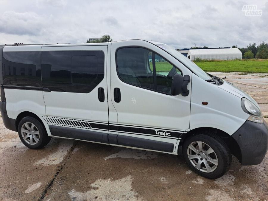 Balts Renault Trafic 2005 Kauņa, ar dzinēja tilpumu 1.90 L un nobraukumu 350 tūkst. km par 4450 €, foto 6 vietnē AUTOMOTO.COM.LV