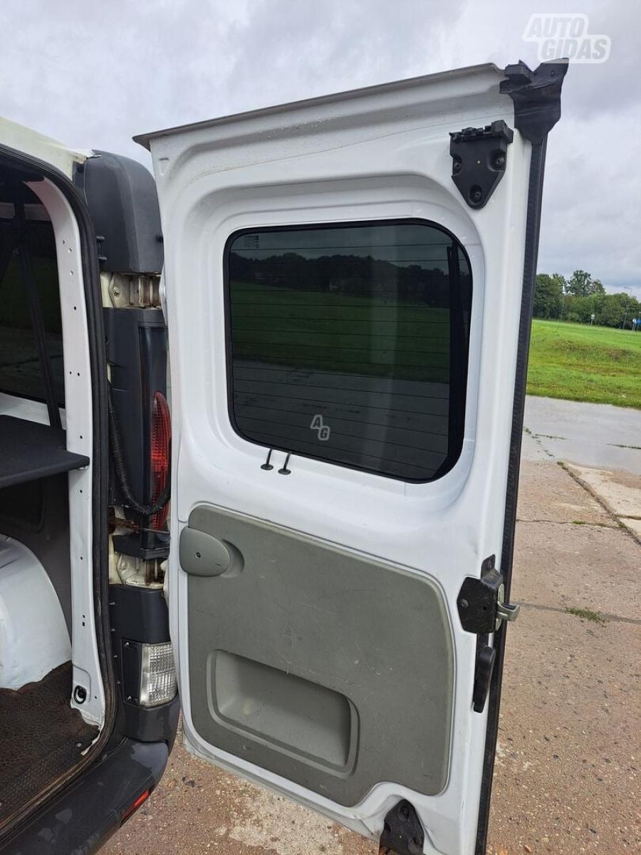 Balts Renault Trafic 2005 Kauņa, ar dzinēja tilpumu 1.90 L un nobraukumu 350 tūkst. km par 4450 €, foto 11 vietnē AUTOMOTO.COM.LV