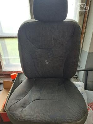 Balts Renault Trafic 2005 Kauņa, ar dzinēja tilpumu 1.90 L un nobraukumu 350 tūkst. km par 4450 €, foto 17 vietnē AUTOMOTO.COM.LV