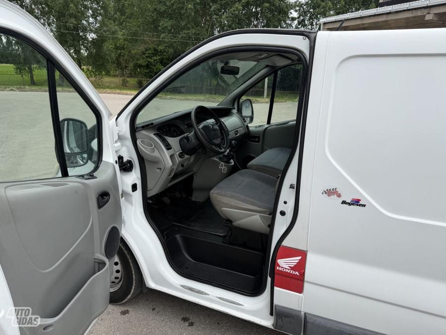 Balts Renault Trafic 2006 Kelmė, ar dzinēja tilpumu 2.50 L un nobraukumu 363 tūkst. km par 2950 €, foto 10 vietnē AUTOMOTO.COM.LV