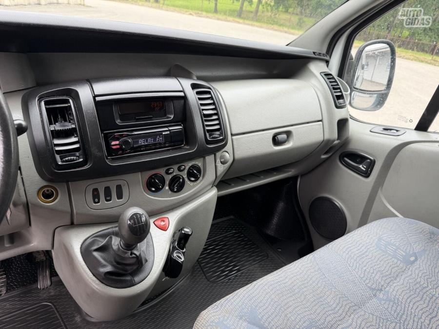 Balts Renault Trafic 2006 Kelmė, ar dzinēja tilpumu 2.50 L un nobraukumu 363 tūkst. km par 2950 €, foto 12 vietnē AUTOMOTO.COM.LV