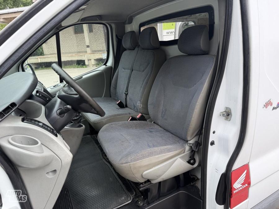 Balts Renault Trafic 2006 Kelmė, ar dzinēja tilpumu 2.50 L un nobraukumu 363 tūkst. km par 2950 €, foto 13 vietnē AUTOMOTO.COM.LV