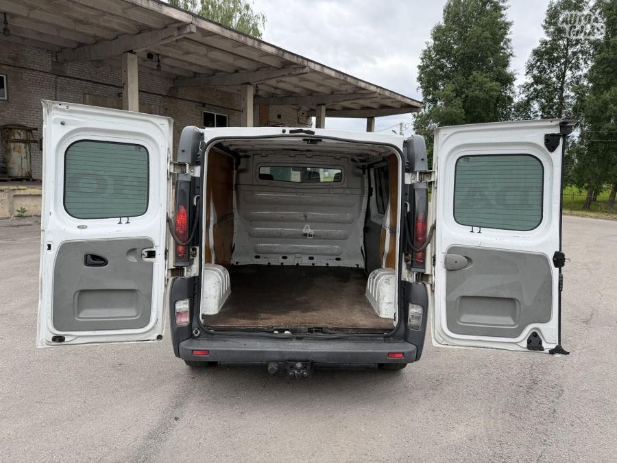 Balts Renault Trafic 2006 Kelmė, ar dzinēja tilpumu 2.50 L un nobraukumu 363 tūkst. km par 2950 €, foto 17 vietnē AUTOMOTO.COM.LV