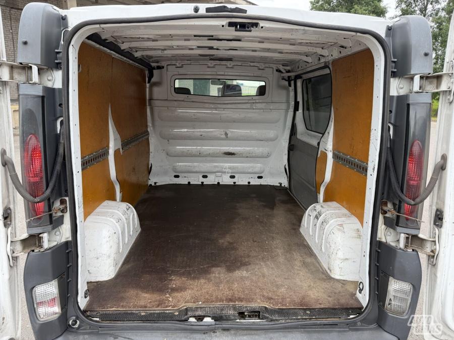 Balts Renault Trafic 2006 Kelmė, ar dzinēja tilpumu 2.50 L un nobraukumu 363 tūkst. km par 2950 €, foto 18 vietnē AUTOMOTO.COM.LV