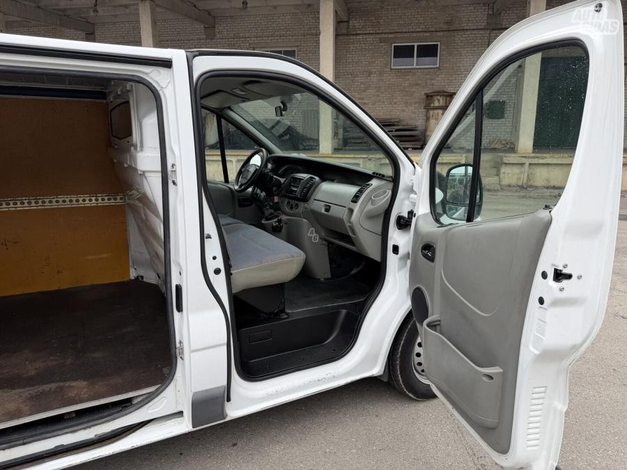 Balts Renault Trafic 2006 Kelmė, ar dzinēja tilpumu 2.50 L un nobraukumu 363 tūkst. km par 2950 €, foto 20 vietnē AUTOMOTO.COM.LV