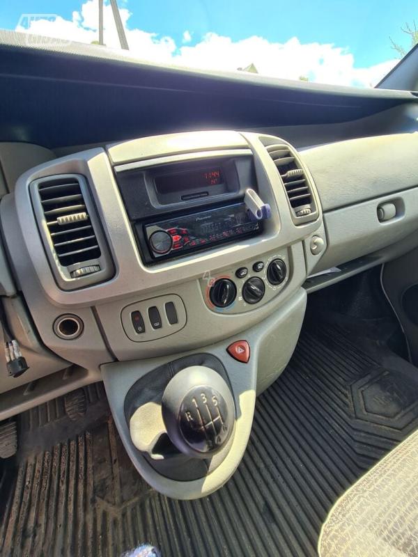 White Renault Trafic 2007 in Utena, with an engine capacity of 2.00 L and mileage of 278 thousand km for 4200 €, photo 3 on AUTOMOTO.COM.LV