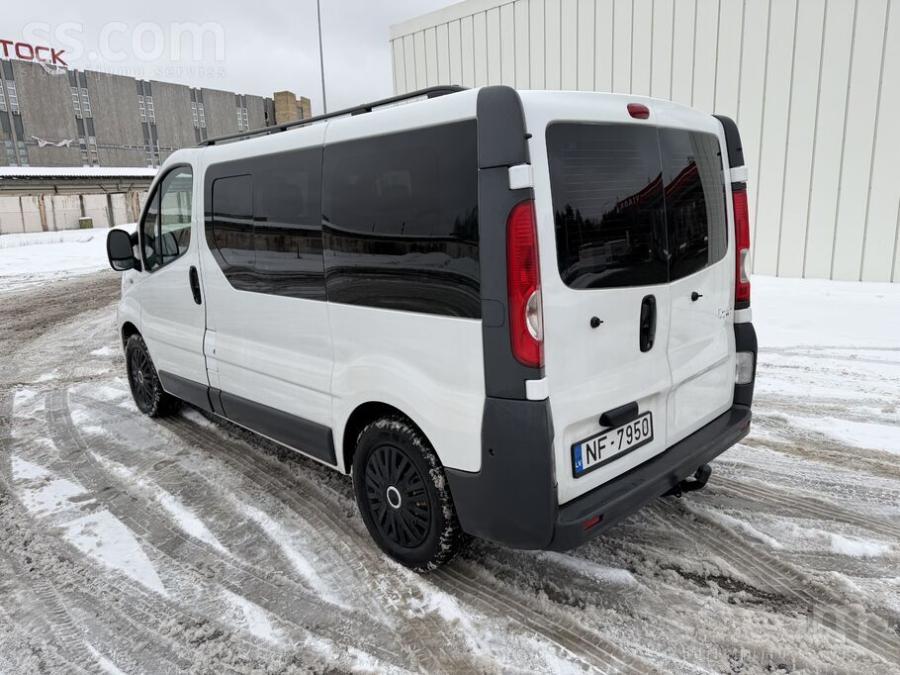 White Renault Trafic 2007 in Riga, with an engine capacity of 2.00 L and mileage of 0 thousand km for 3850 €, photo 4 on AUTOMOTO.COM.LV
