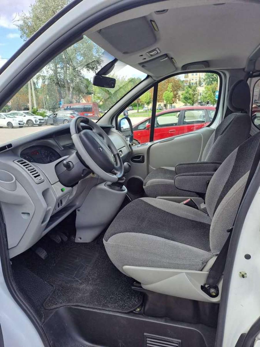 Balts Renault Trafic 2007 Viļņa, ar dzinēja tilpumu 2.00 L un nobraukumu 251 tūkst. km par 6950 €, foto 13 vietnē AUTOMOTO.COM.LV