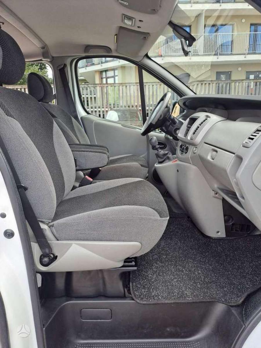 Balts Renault Trafic 2007 Viļņa, ar dzinēja tilpumu 2.00 L un nobraukumu 251 tūkst. km par 6950 €, foto 14 vietnē AUTOMOTO.COM.LV