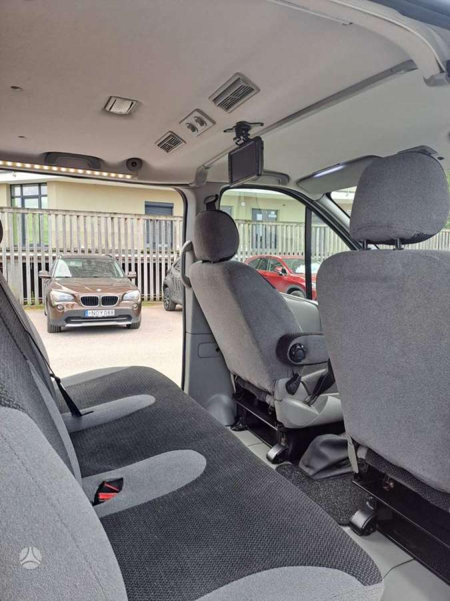 Balts Renault Trafic 2007 Viļņa, ar dzinēja tilpumu 2.00 L un nobraukumu 251 tūkst. km par 6950 €, foto 19 vietnē AUTOMOTO.COM.LV