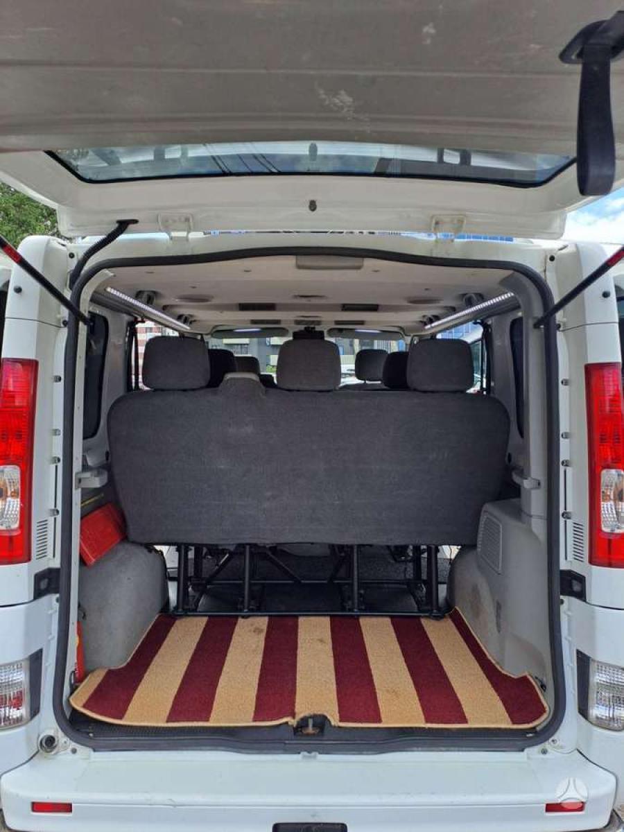 Balts Renault Trafic 2007 Viļņa, ar dzinēja tilpumu 2.00 L un nobraukumu 251 tūkst. km par 6950 €, foto 22 vietnē AUTOMOTO.COM.LV