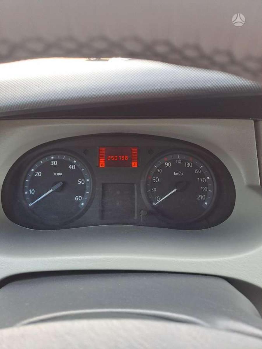 Balts Renault Trafic 2007 Viļņa, ar dzinēja tilpumu 2.00 L un nobraukumu 251 tūkst. km par 6950 €, foto 25 vietnē AUTOMOTO.COM.LV