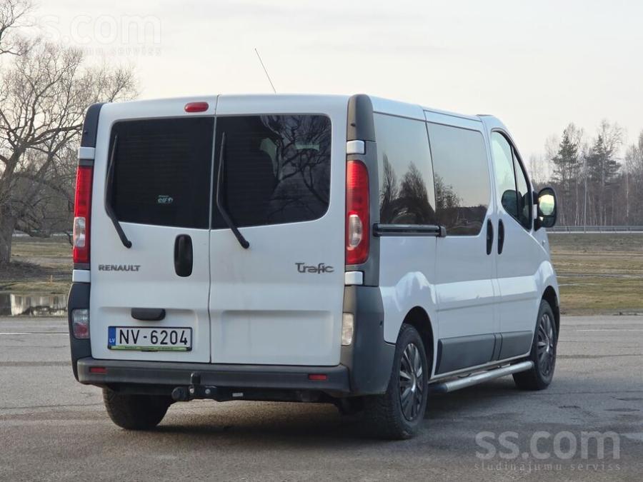 Balts Renault Trafic 2009 Liepāja, ar dzinēja tilpumu 2.50 L un nobraukumu 329 tūkst. km par 6500 €, foto 8 vietnē AUTOMOTO.COM.LV