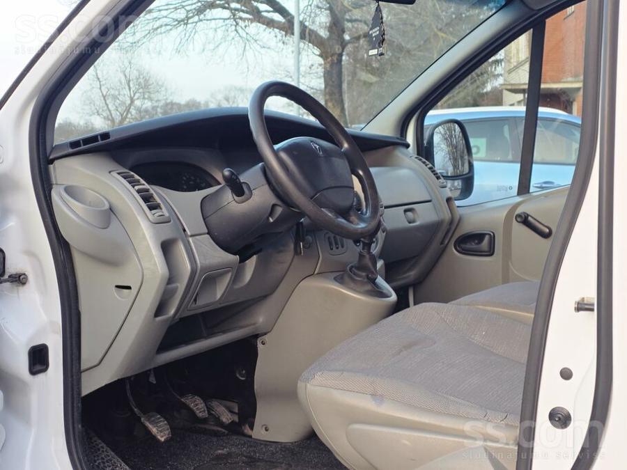 Balts Renault Trafic 2009 Liepāja, ar dzinēja tilpumu 2.50 L un nobraukumu 329 tūkst. km par 6500 €, foto 12 vietnē AUTOMOTO.COM.LV