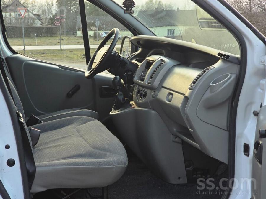 Balts Renault Trafic 2009 Liepāja, ar dzinēja tilpumu 2.50 L un nobraukumu 329 tūkst. km par 6500 €, foto 14 vietnē AUTOMOTO.COM.LV
