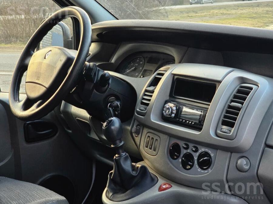 Balts Renault Trafic 2009 Liepāja, ar dzinēja tilpumu 2.50 L un nobraukumu 329 tūkst. km par 6500 €, foto 15 vietnē AUTOMOTO.COM.LV