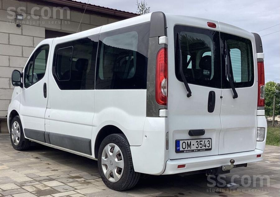 White Renault Trafic 2010 in Dobele, with an engine capacity of 2.00 L and mileage of 270 thousand km for 7990 €, photo 7 on AUTOMOTO.COM.LV
