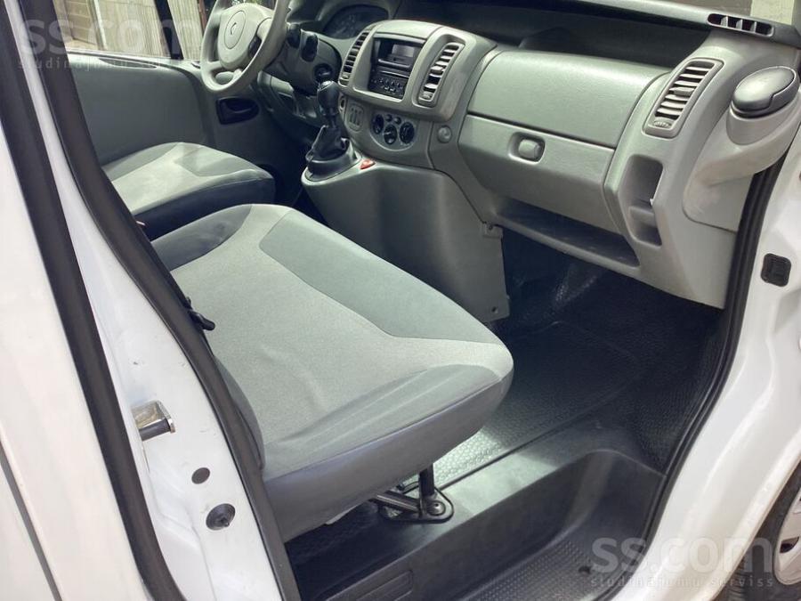 White Renault Trafic 2010 in Dobele, with an engine capacity of 2.00 L and mileage of 270 thousand km for 7990 €, photo 12 on AUTOMOTO.COM.LV