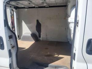 White Renault Trafic 2010 in Telschi, with an engine capacity of 2.00 L and mileage of 292 thousand km for 4500 €, photo 5 on AUTOMOTO.COM.LV
