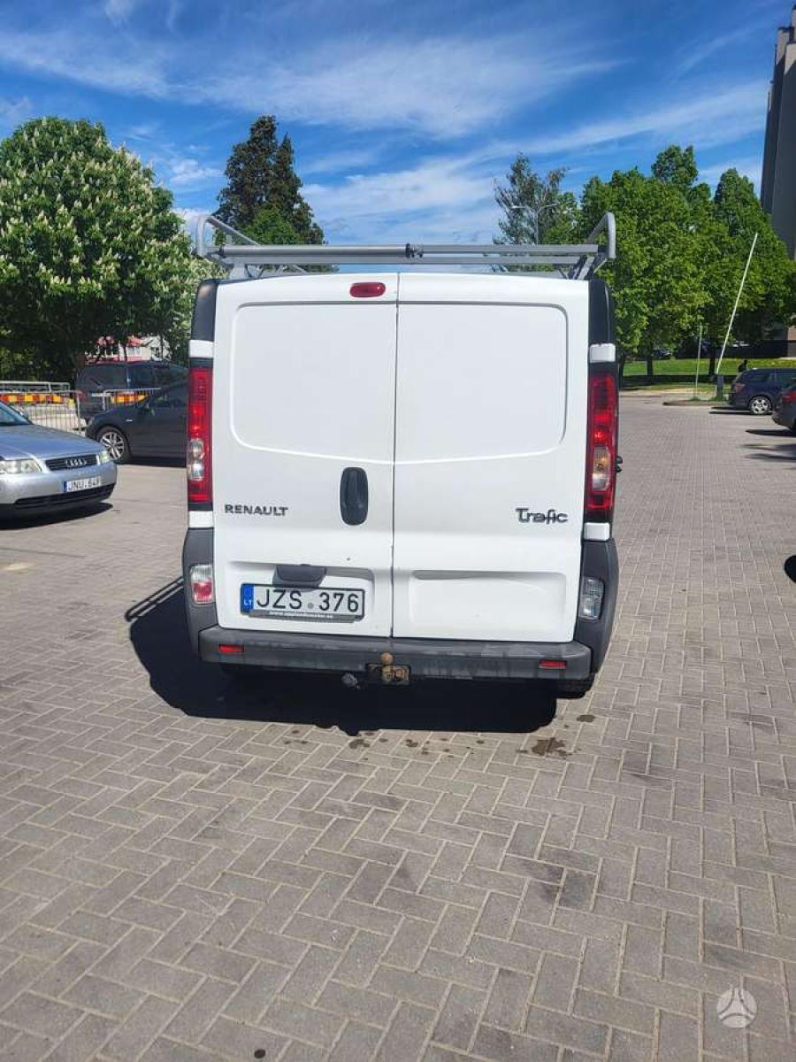 White Renault Trafic 2010 in Telschi, with an engine capacity of 2.00 L and mileage of 292 thousand km for 4500 €, photo 6 on AUTOMOTO.COM.LV