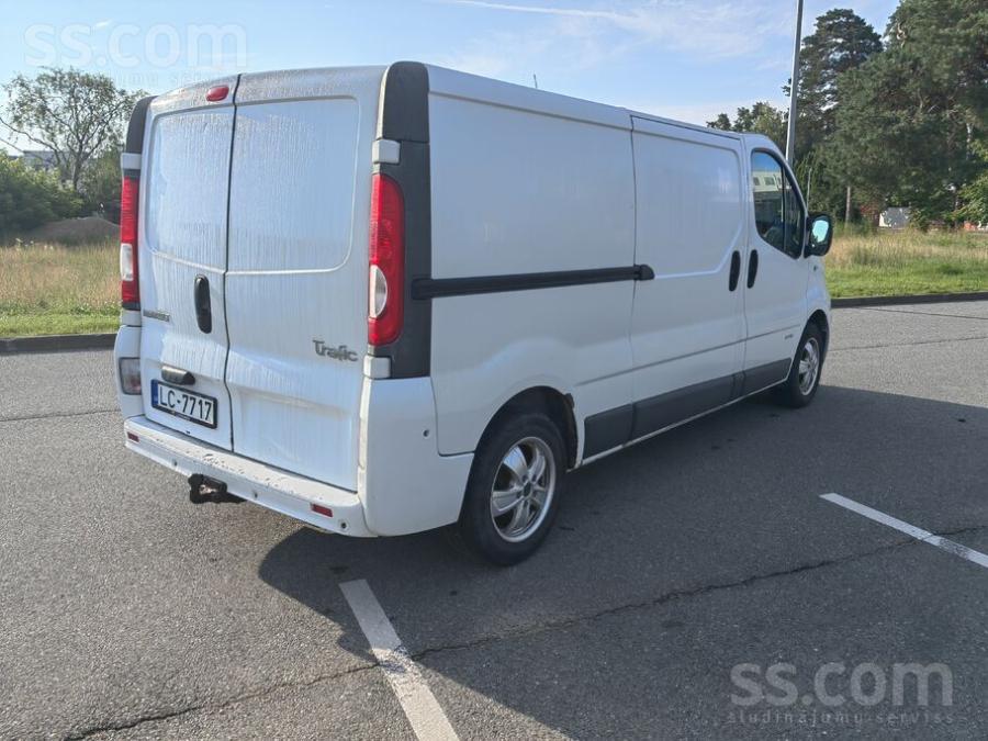 White Renault Trafic 2012 in Riga, with an engine capacity of 2.00 L and mileage of 302 thousand km for 4900 €, photo 4 on AUTOMOTO.COM.LV