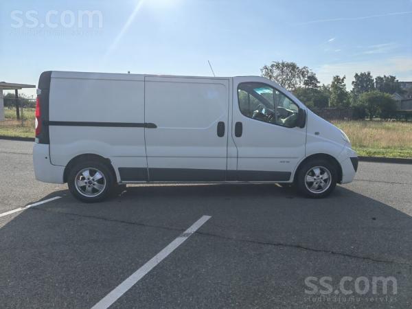 Balts Renault Trafic 2012 Rīga, ar dzinēja tilpumu 2.00 L un nobraukumu 302 tūkst. km par 4900 €, foto 4 vietnē AUTOMOTO.COM.LV