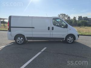 White Renault Trafic 2012 in Riga, with an engine capacity of 2.00 L and mileage of 302 thousand km for 4900 €, photo 5 on AUTOMOTO.COM.LV