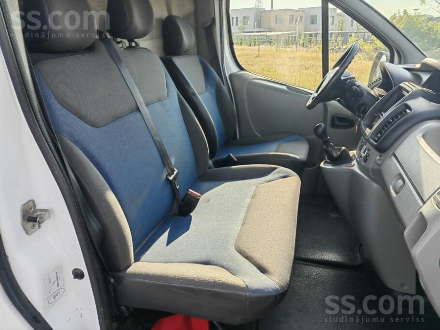 White Renault Trafic 2012 in Riga, with an engine capacity of 2.00 L and mileage of 302 thousand km for 4900 €, photo 7 on AUTOMOTO.COM.LV