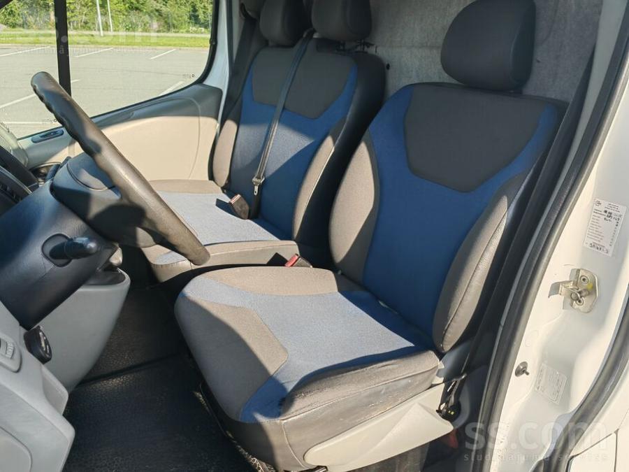 White Renault Trafic 2012 in Riga, with an engine capacity of 2.00 L and mileage of 302 thousand km for 4900 €, photo 8 on AUTOMOTO.COM.LV